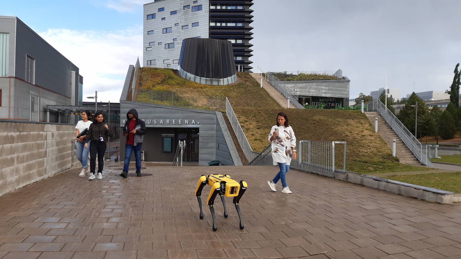 A Real Head Turner: Exploring the Campus with The Boston Dynamics Spot ...